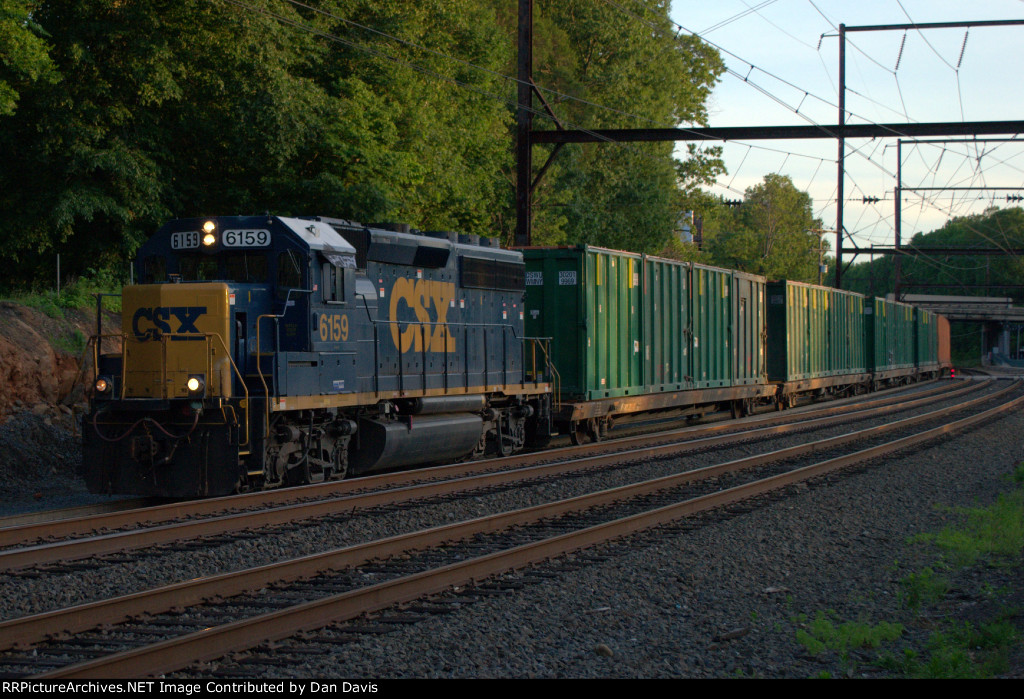 CSX GP38-2S 6159 leads Q706-04